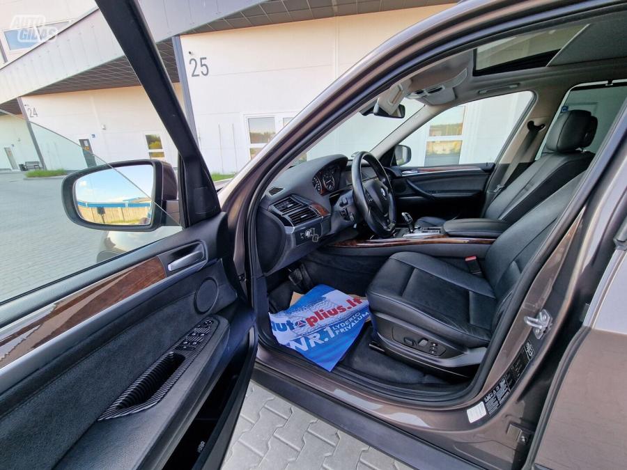 Brown BMW X5 2011 in Vilnius, with an engine capacity of 3.00 L and mileage of 259 thousand km for 9890 €, photo 16 on AUTOMOTO.COM.LV