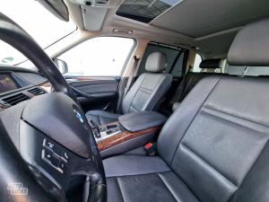 Brown BMW X5 2011 in Vilnius, with an engine capacity of 3.00 L and mileage of 259 thousand km for 9890 €, photo 18 on AUTOMOTO.COM.LV