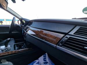 Brown BMW X5 2011 in Vilnius, with an engine capacity of 3.00 L and mileage of 259 thousand km for 9890 €, photo 27 on AUTOMOTO.COM.LV