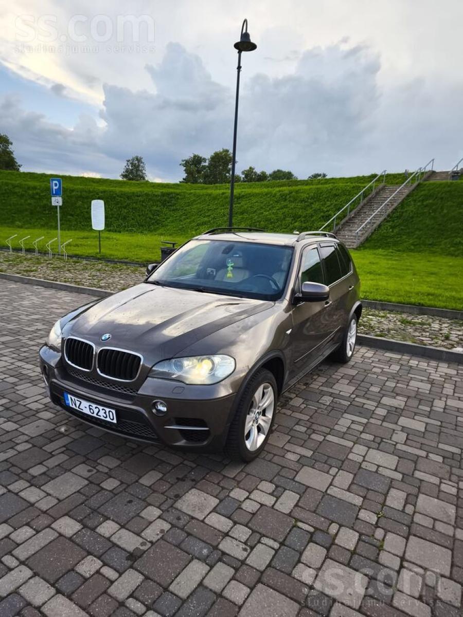 Brūns BMW X5 2011 Daugavpils, ar dzinēja tilpumu 3.00 L un nobraukumu 296 tūkst. km par 10950 €, foto 1 vietnē AUTOMOTO.COM.LV