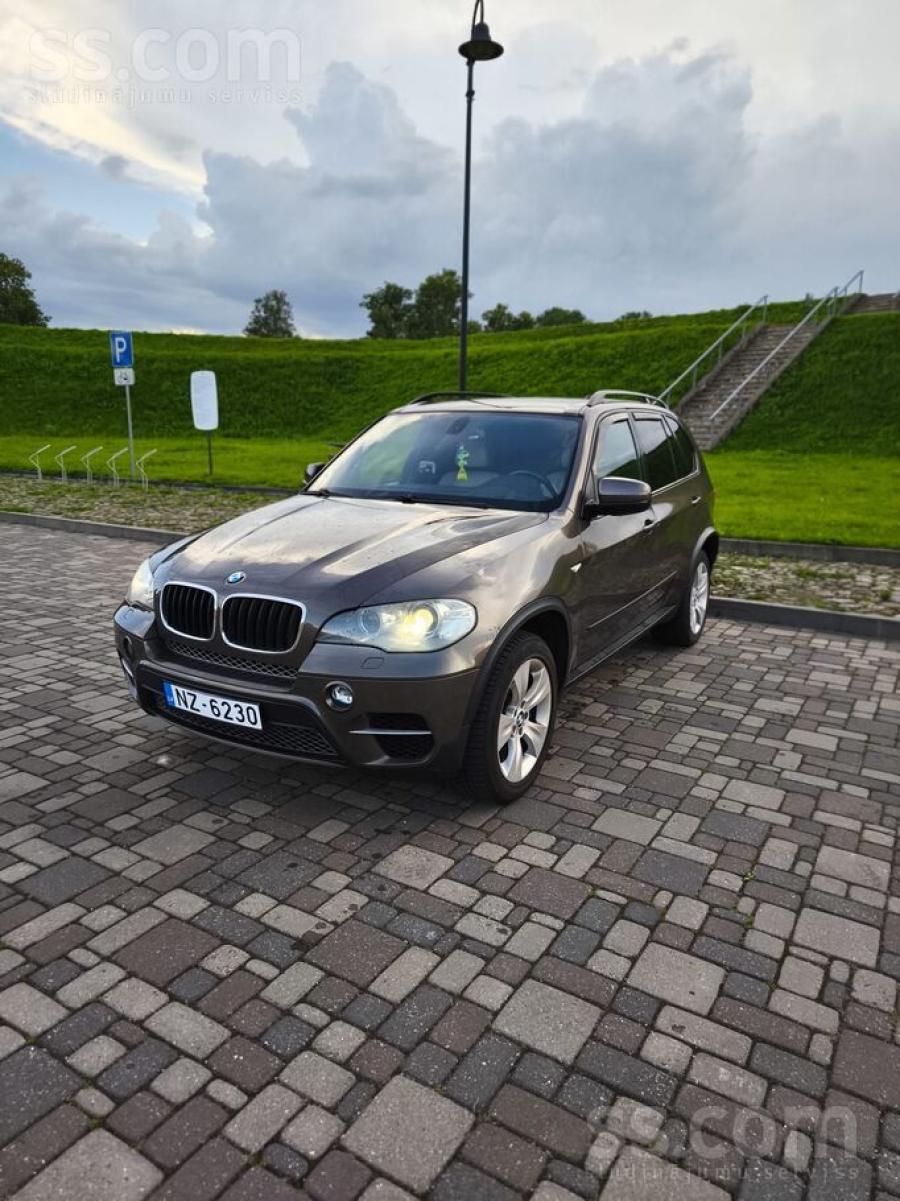 Brūns BMW X5 2011 Daugavpils, ar dzinēja tilpumu 3.00 L un nobraukumu 296 tūkst. km par 10950 €, foto 3 vietnē AUTOMOTO.COM.LV