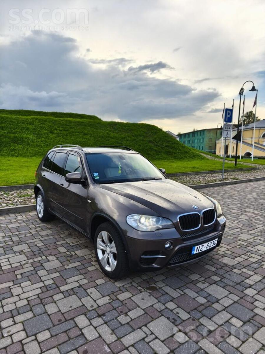 Brūns BMW X5 2011 Daugavpils, ar dzinēja tilpumu 3.00 L un nobraukumu 296 tūkst. km par 10950 €, foto 4 vietnē AUTOMOTO.COM.LV