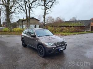 Brūns BMW X5 2011 Jelgava, ar dzinēja tilpumu 3.00 L un nobraukumu 238 tūkst. km par 13000 €, foto  vietnē AUTOMOTO.COM.LV