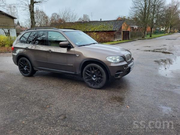 Brown BMW X5 2011 in Jelgava, with an engine capacity of 3.00 L and mileage of 238 thousand km for 13000 €, photo 10 on AUTOMOTO.COM.LV