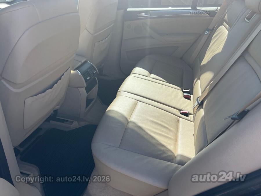 Brown BMW X5 2011 in Tallinn, with an engine capacity of 3.00 L and mileage of 235 thousand km for 9000 €, photo 6 on AUTOMOTO.COM.LV