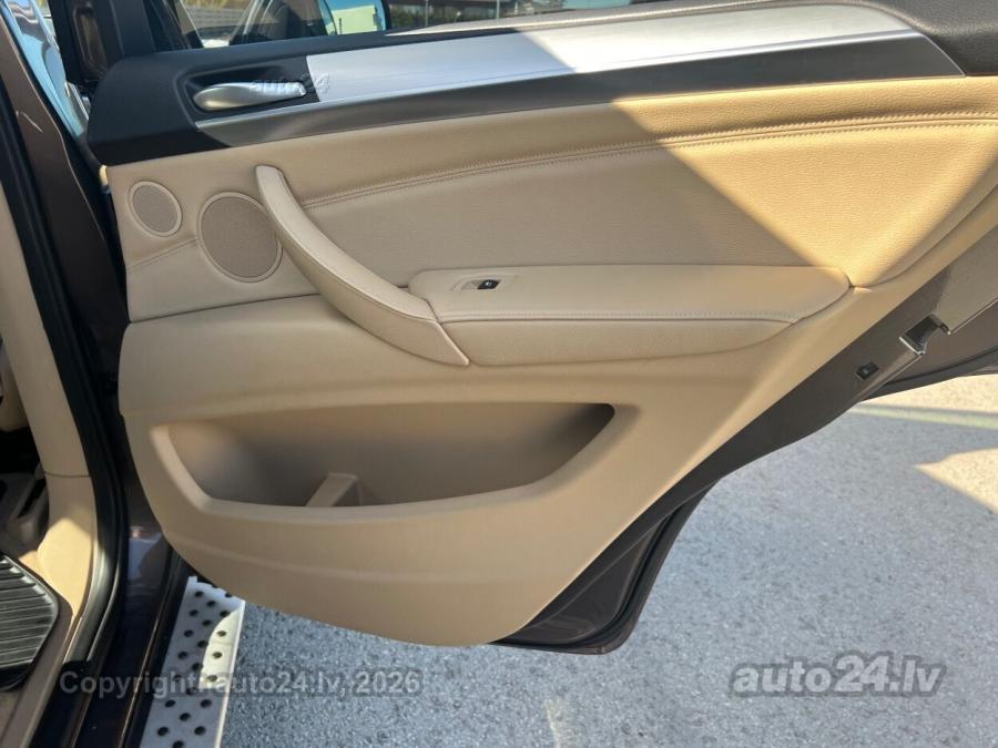 Brown BMW X5 2011 in Tallinn, with an engine capacity of 3.00 L and mileage of 235 thousand km for 9000 €, photo 14 on AUTOMOTO.COM.LV