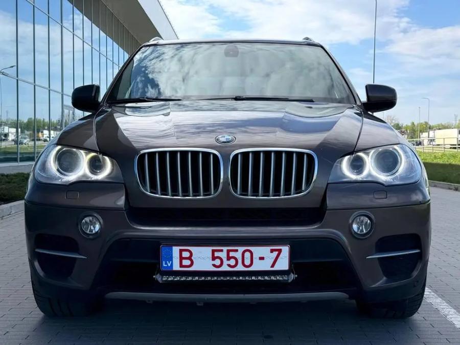Brown BMW X5 2011 in Rezekne, with an engine capacity of 3.00 L and mileage of 280 thousand km for 9990 €, photo 1 on AUTOMOTO.COM.LV