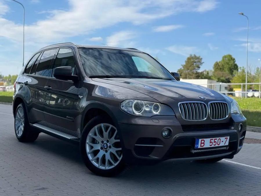 Brown BMW X5 2011 in Rezekne, with an engine capacity of 3.00 L and mileage of 280 thousand km for 9990 €, photo 4 on AUTOMOTO.COM.LV