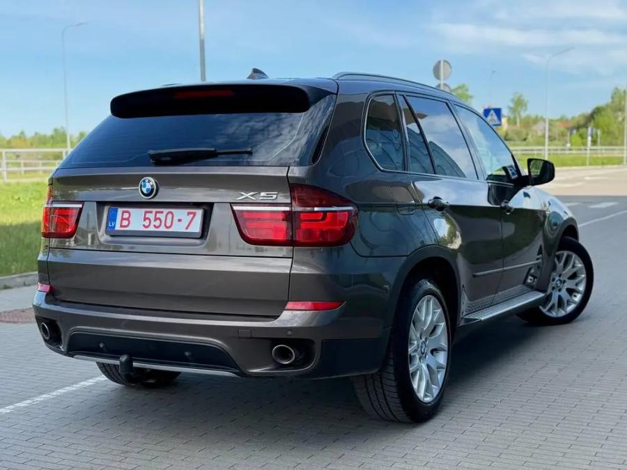 Brown BMW X5 2011 in Rezekne, with an engine capacity of 3.00 L and mileage of 280 thousand km for 9990 €, photo 6 on AUTOMOTO.COM.LV
