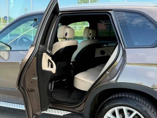 Brown BMW X5 2011 in Rezekne, with an engine capacity of 3.00 L and mileage of 280 thousand km for 9990 €, photo 9 on AUTOMOTO.COM.LV