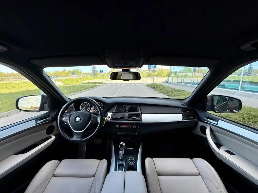 Brown BMW X5 2011 in Rezekne, with an engine capacity of 3.00 L and mileage of 280 thousand km for 9990 €, photo 13 on AUTOMOTO.COM.LV