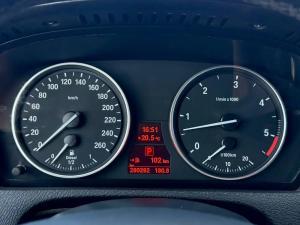 Brown BMW X5 2011 in Rezekne, with an engine capacity of 3.00 L and mileage of 280 thousand km for 9990 €, photo 24 on AUTOMOTO.COM.LV