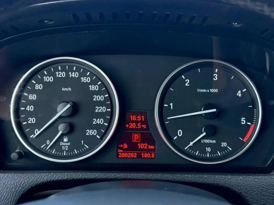 Brown BMW X5 2011 in Rezekne, with an engine capacity of 3.00 L and mileage of 280 thousand km for 9990 €, photo 24 on AUTOMOTO.COM.LV