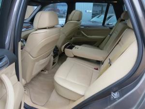 Brown BMW X5 2011 in Riga, with an engine capacity of 3.00 L and mileage of 300 thousand km for 9990 €, photo 6 on AUTOMOTO.COM.LV