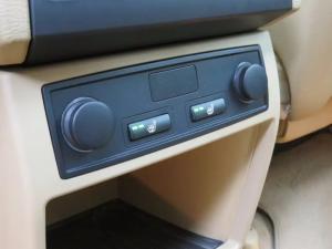 Brown BMW X5 2011 in Riga, with an engine capacity of 3.00 L and mileage of 300 thousand km for 9990 €, photo 7 on AUTOMOTO.COM.LV