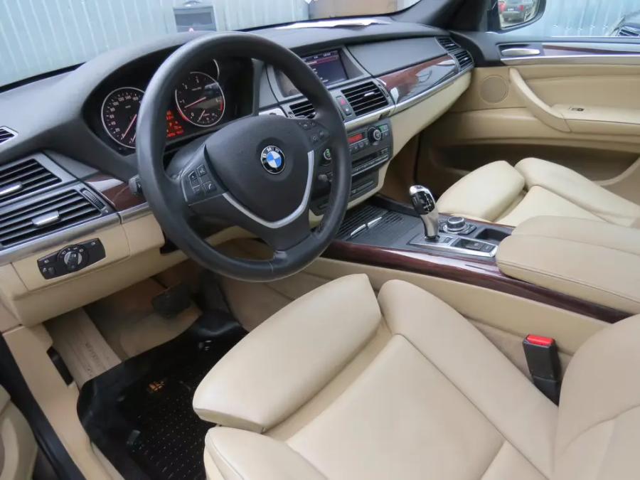 Brown BMW X5 2011 in Riga, with an engine capacity of 3.00 L and mileage of 300 thousand km for 9990 €, photo 11 on AUTOMOTO.COM.LV