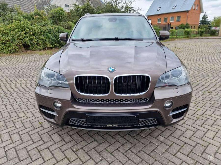 Brown BMW X5 2011 in Panevezys, with an engine capacity of 3.00 L and mileage of 257 thousand km for 10499 €, photo 3 on AUTOMOTO.COM.LV