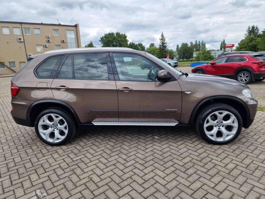 Brown BMW X5 2011 in Panevezys, with an engine capacity of 3.00 L and mileage of 257 thousand km for 10499 €, photo 5 on AUTOMOTO.COM.LV
