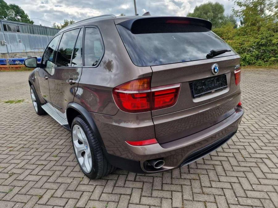 Brown BMW X5 2011 in Panevezys, with an engine capacity of 3.00 L and mileage of 257 thousand km for 10499 €, photo 8 on AUTOMOTO.COM.LV