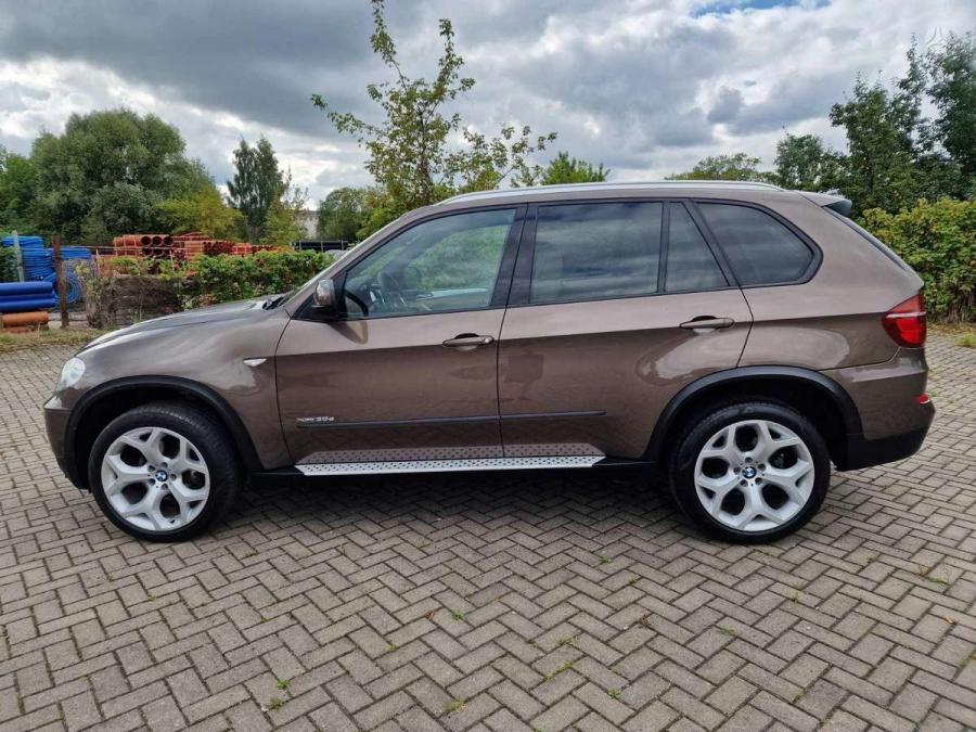 Brown BMW X5 2011 in Panevezys, with an engine capacity of 3.00 L and mileage of 257 thousand km for 10499 €, photo 9 on AUTOMOTO.COM.LV