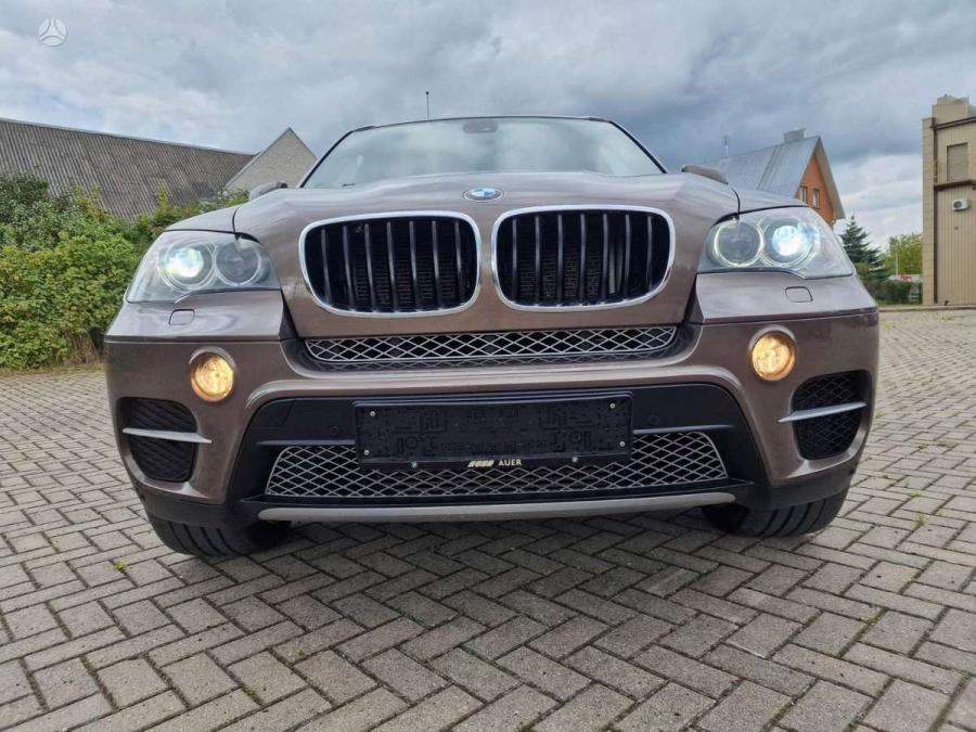 Brown BMW X5 2011 in Panevezys, with an engine capacity of 3.00 L and mileage of 257 thousand km for 10499 €, photo 10 on AUTOMOTO.COM.LV