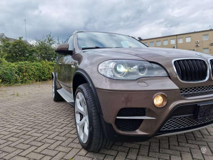 Brown BMW X5 2011 in Panevezys, with an engine capacity of 3.00 L and mileage of 257 thousand km for 10499 €, photo 13 on AUTOMOTO.COM.LV