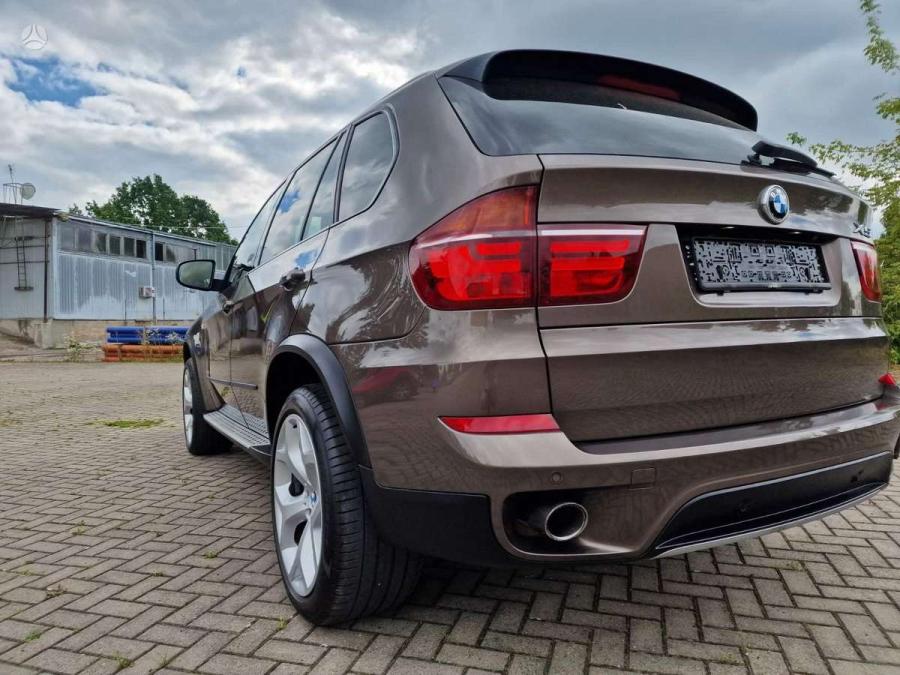 Brown BMW X5 2011 in Panevezys, with an engine capacity of 3.00 L and mileage of 257 thousand km for 10499 €, photo 14 on AUTOMOTO.COM.LV