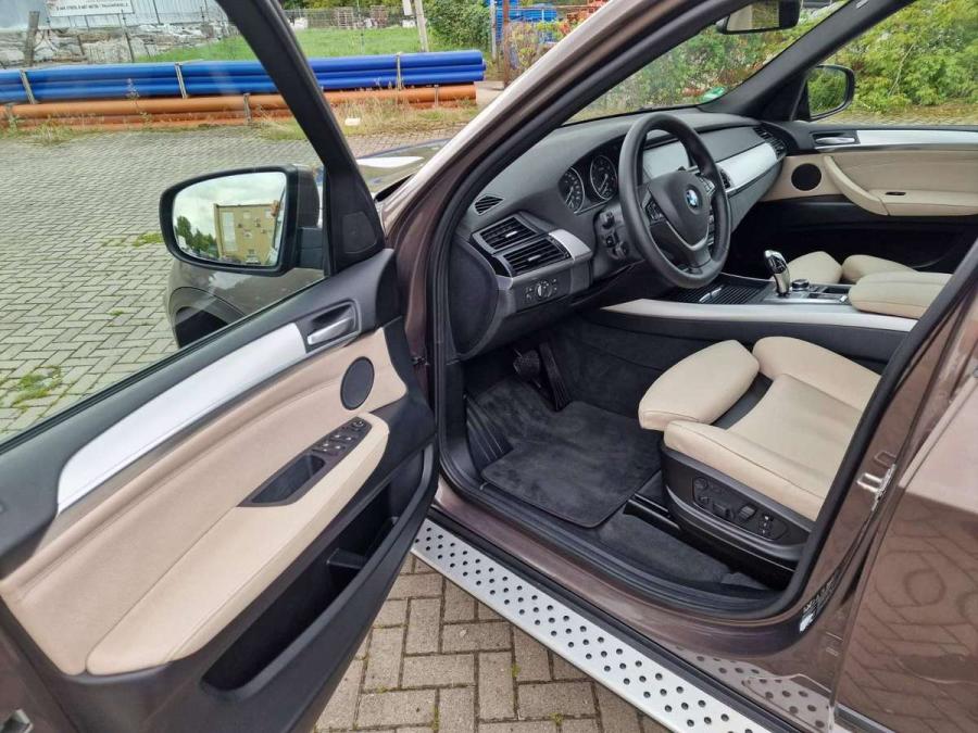 Brown BMW X5 2011 in Panevezys, with an engine capacity of 3.00 L and mileage of 257 thousand km for 10499 €, photo 16 on AUTOMOTO.COM.LV