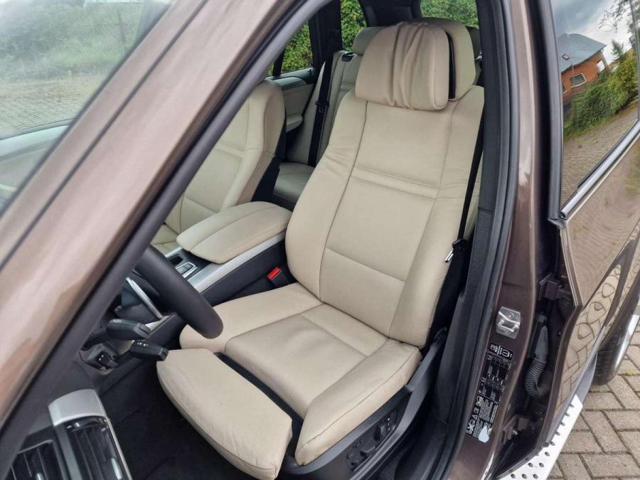 Brown BMW X5 2011 in Panevezys, with an engine capacity of 3.00 L and mileage of 257 thousand km for 10499 €, photo 17 on AUTOMOTO.COM.LV