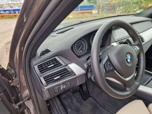 Brown BMW X5 2011 in Panevezys, with an engine capacity of 3.00 L and mileage of 257 thousand km for 10499 €, photo 19 on AUTOMOTO.COM.LV