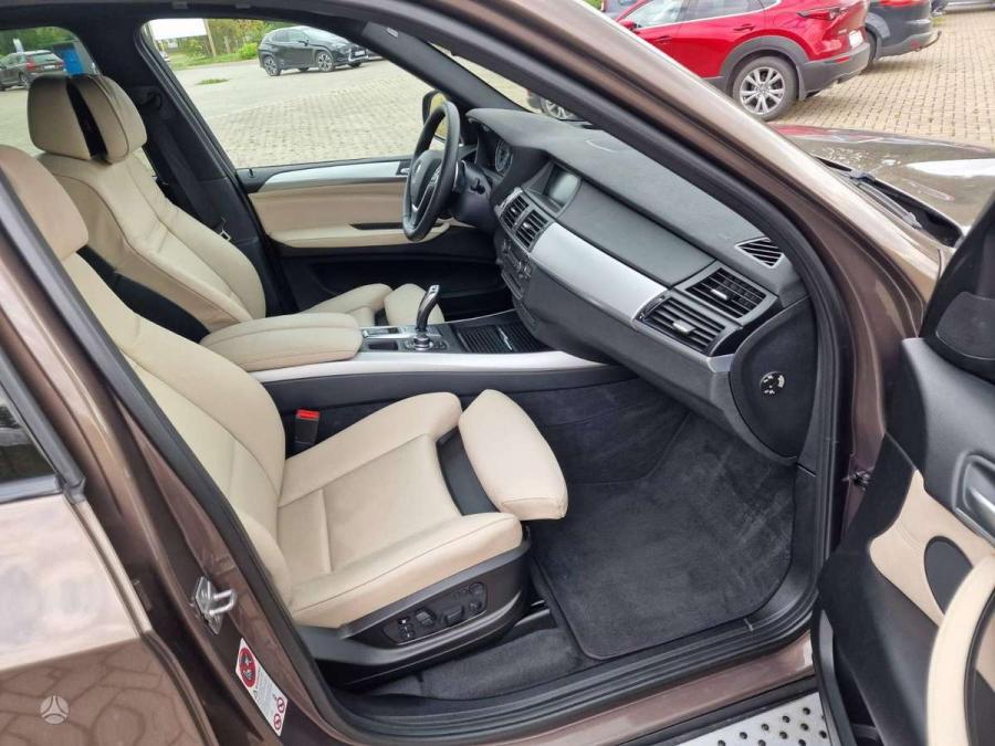 Brown BMW X5 2011 in Panevezys, with an engine capacity of 3.00 L and mileage of 257 thousand km for 10499 €, photo 23 on AUTOMOTO.COM.LV