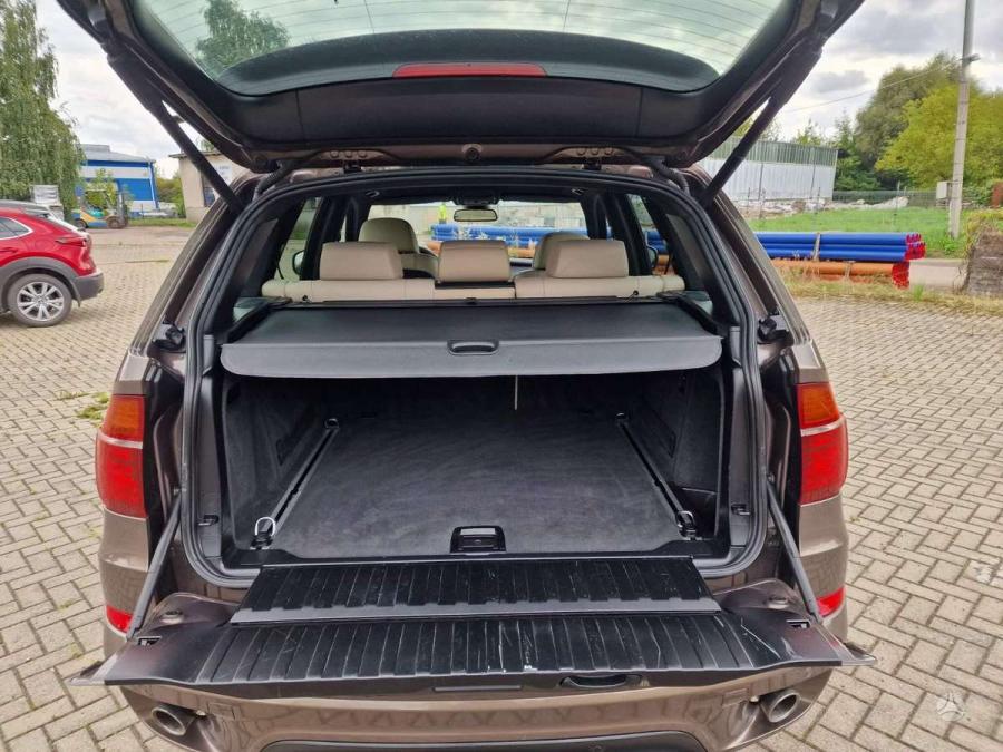 Brown BMW X5 2011 in Panevezys, with an engine capacity of 3.00 L and mileage of 257 thousand km for 10499 €, photo 24 on AUTOMOTO.COM.LV