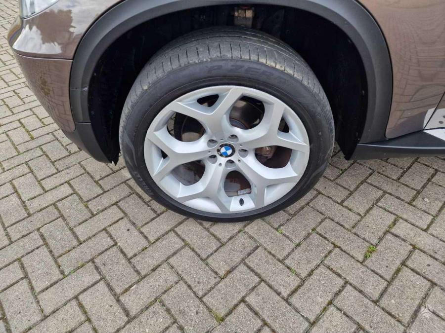 Brown BMW X5 2011 in Panevezys, with an engine capacity of 3.00 L and mileage of 257 thousand km for 10499 €, photo 26 on AUTOMOTO.COM.LV