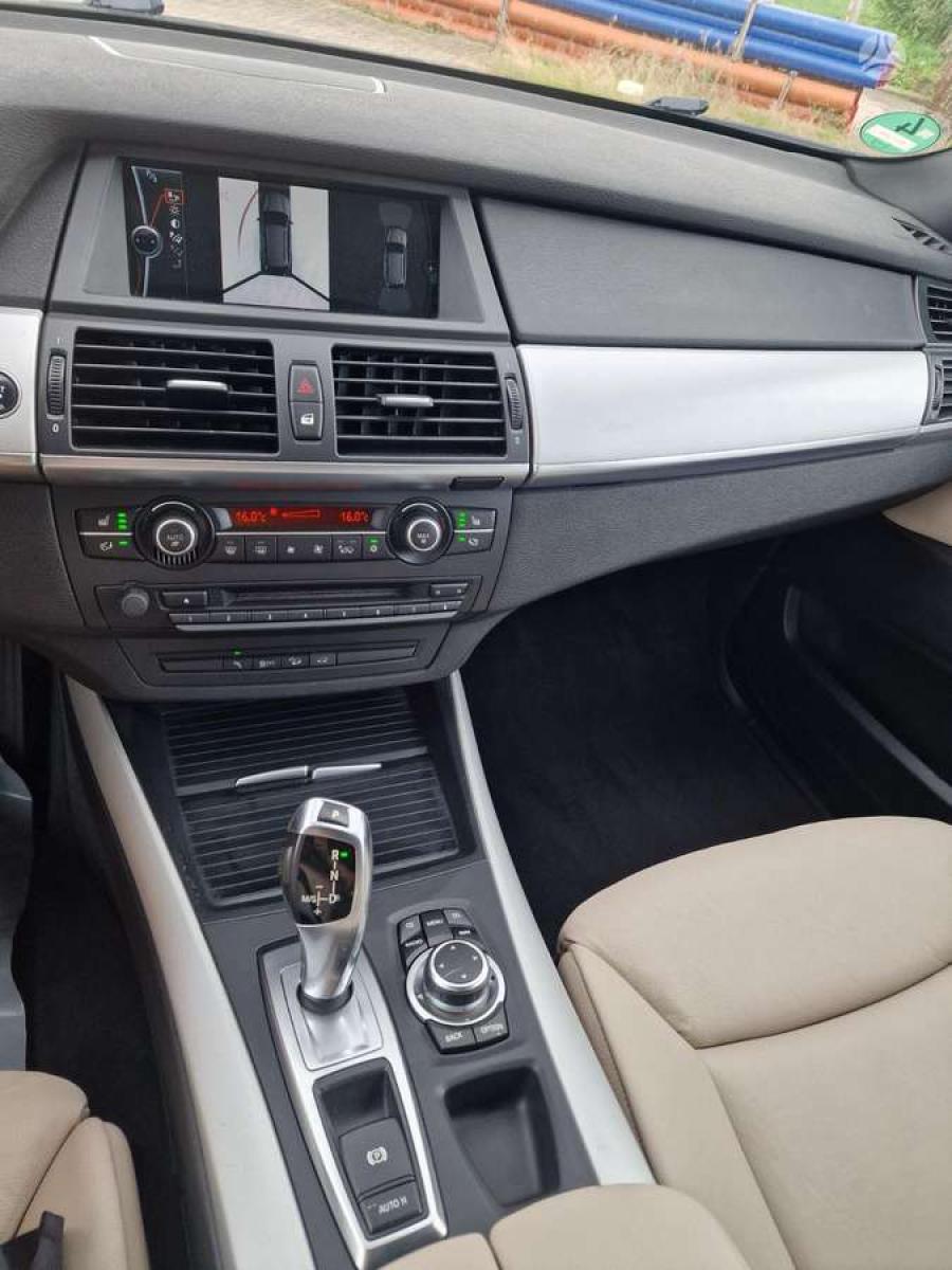 Brown BMW X5 2011 in Panevezys, with an engine capacity of 3.00 L and mileage of 257 thousand km for 10499 €, photo 36 on AUTOMOTO.COM.LV