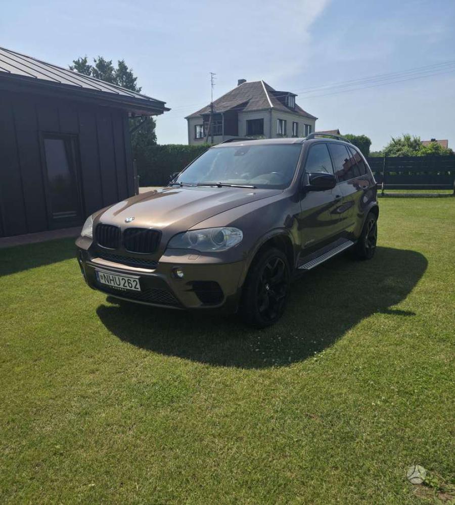 Brown BMW X5 2011 in Kaunas, with an engine capacity of 2.99 L and mileage of 283 thousand km for 11000 €, photo 1 on AUTOMOTO.COM.LV