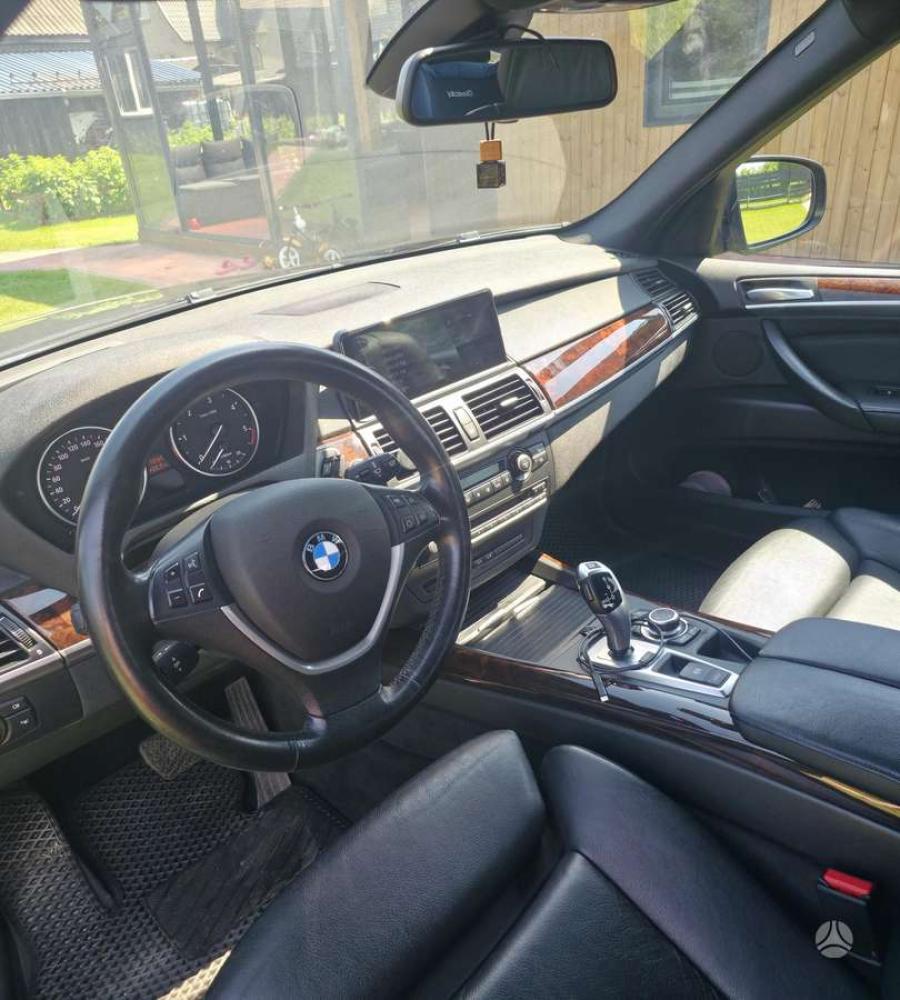 Brown BMW X5 2011 in Kaunas, with an engine capacity of 2.99 L and mileage of 283 thousand km for 11000 €, photo 9 on AUTOMOTO.COM.LV