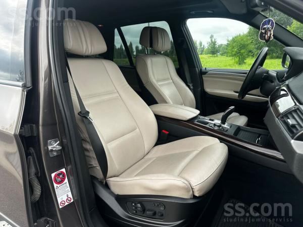 Brown BMW X5 2011 in Jelgava, with an engine capacity of 3.00 L and mileage of 0 thousand km for 15000 €, photo 10 on AUTOMOTO.COM.LV