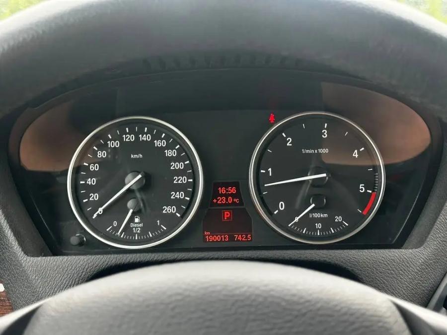 Brūns BMW X5 2011 Jelgava, ar dzinēja tilpumu 3.00 L un nobraukumu 190 tūkst. km par 15000 €, foto 22 vietnē AUTOMOTO.COM.LV
