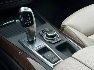 Brūns BMW X5 2011 Jelgava, ar dzinēja tilpumu 3.00 L un nobraukumu 190 tūkst. km par 15000 €, foto 29 vietnē AUTOMOTO.COM.LV