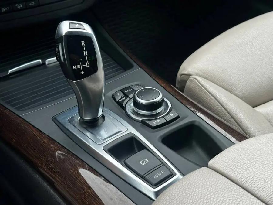 Brūns BMW X5 2011 Jelgava, ar dzinēja tilpumu 3.00 L un nobraukumu 190 tūkst. km par 15000 €, foto 29 vietnē AUTOMOTO.COM.LV