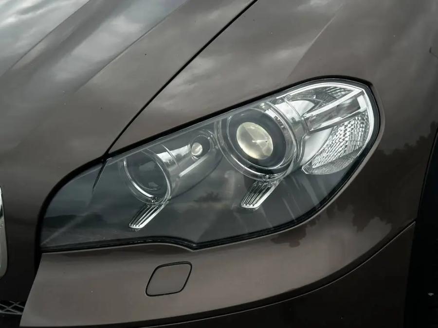 Brūns BMW X5 2011 Jelgava, ar dzinēja tilpumu 3.00 L un nobraukumu 190 tūkst. km par 15000 €, foto 38 vietnē AUTOMOTO.COM.LV