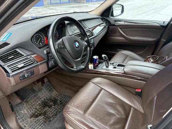 Brūns BMW X5 2011 Narva, ar dzinēja tilpumu 3.00 L un nobraukumu 200 tūkst. km par 5000 €, foto 6 vietnē AUTOMOTO.COM.LV