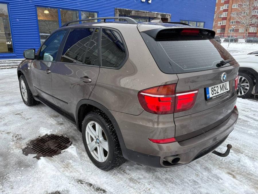 Brūns BMW X5 2011 Narva, ar dzinēja tilpumu 3.00 L un nobraukumu 200 tūkst. km par 5000 €, foto 10 vietnē AUTOMOTO.COM.LV