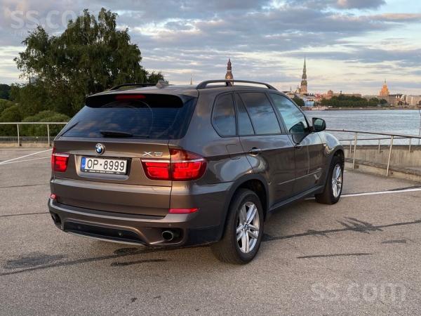 Brūns BMW X5 2011 Rīga, ar dzinēja tilpumu 3.00 L un nobraukumu 285 tūkst. km par 9800 €, foto 4 vietnē AUTOMOTO.COM.LV