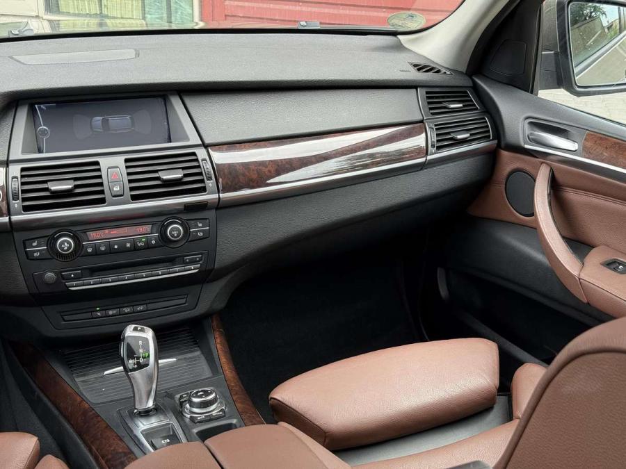 Brown BMW X5 2011 in Klaipeda, with an engine capacity of 2.99 L and mileage of 248 thousand km for 11900 €, photo 21 on AUTOMOTO.COM.LV