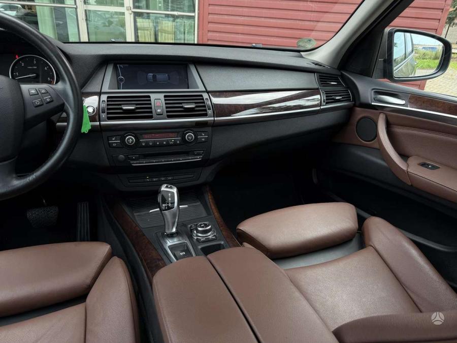 Brown BMW X5 2011 in Klaipeda, with an engine capacity of 2.99 L and mileage of 248 thousand km for 11900 €, photo 24 on AUTOMOTO.COM.LV