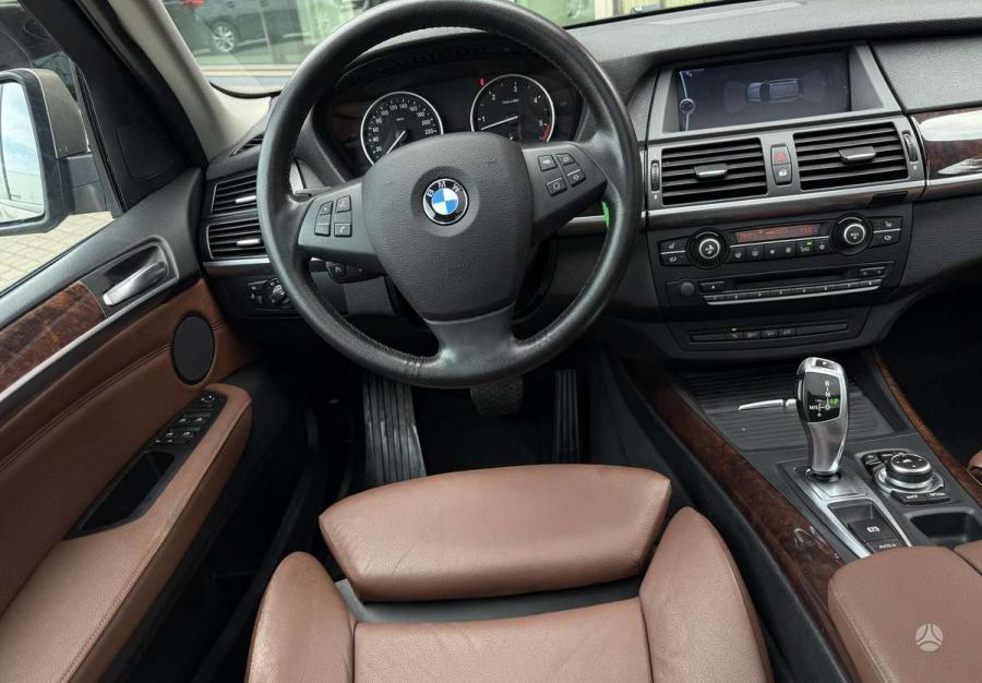 Brown BMW X5 2011 in Klaipeda, with an engine capacity of 2.99 L and mileage of 248 thousand km for 11900 €, photo 25 on AUTOMOTO.COM.LV
