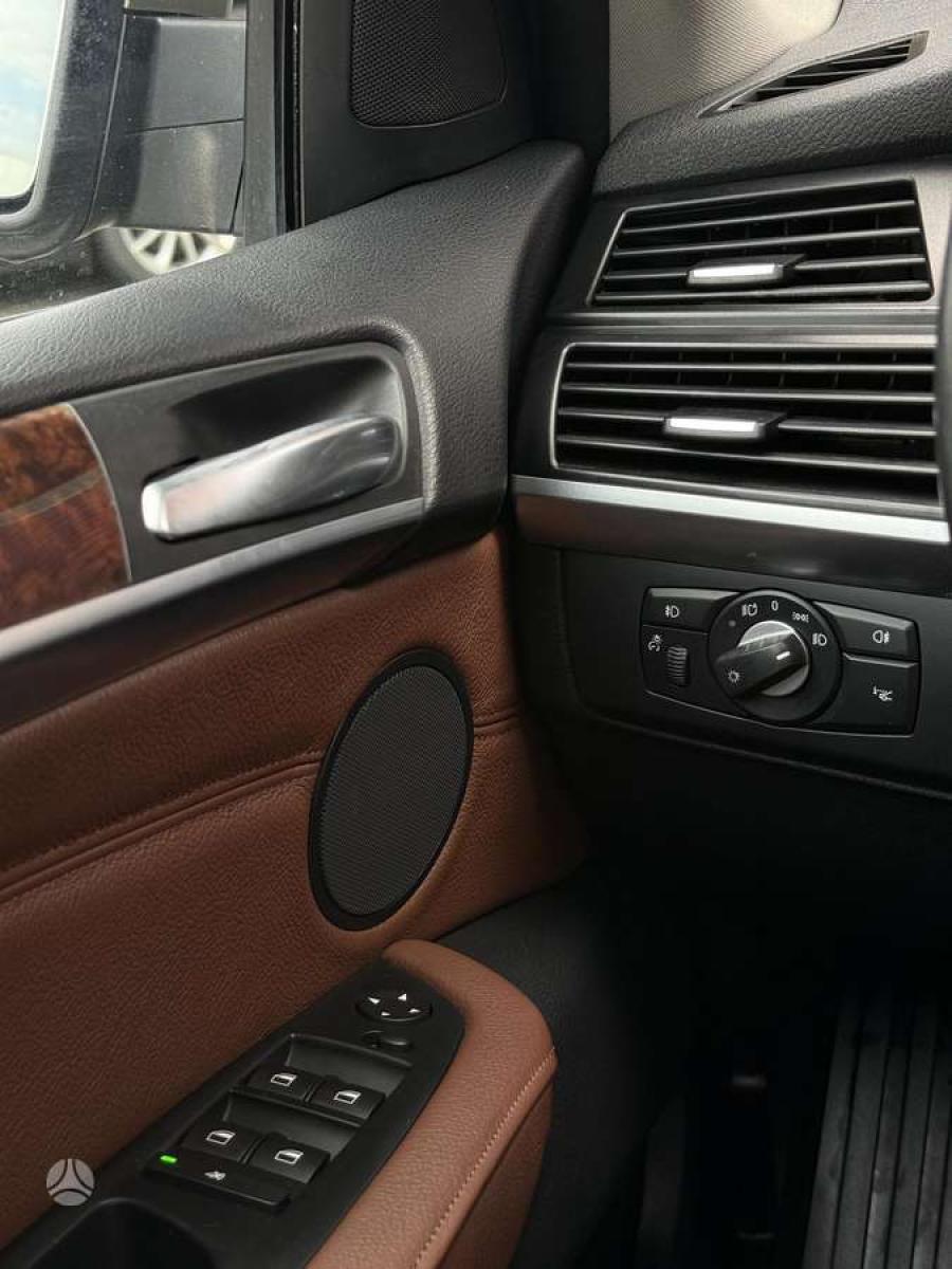 Brown BMW X5 2011 in Klaipeda, with an engine capacity of 2.99 L and mileage of 248 thousand km for 11900 €, photo 28 on AUTOMOTO.COM.LV