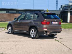 Brown BMW X5 2011 in Riga, with an engine capacity of 3.00 L and mileage of 280 thousand km for 12590 €, photo 9 on AUTOMOTO.COM.LV