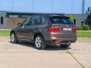Brown BMW X5 2011 in Riga, with an engine capacity of 3.00 L and mileage of 280 thousand km for 12590 €, photo 10 on AUTOMOTO.COM.LV